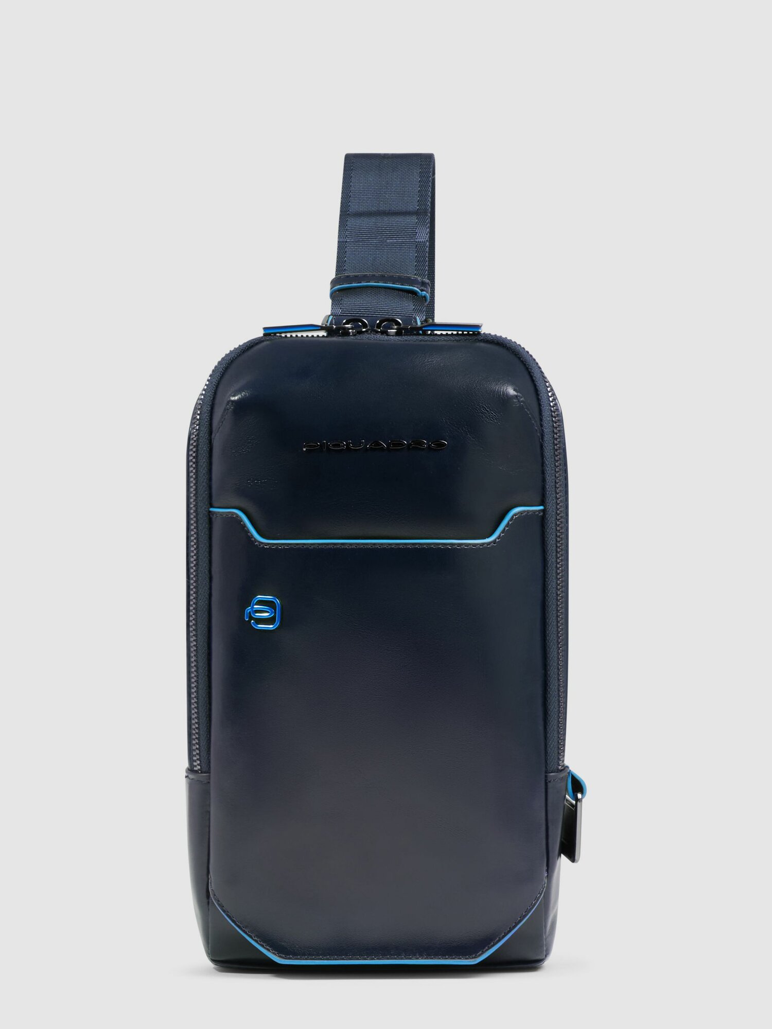 Рюкзак слинг мужской с RFID-защитой Piquadro Blue Square CA6898B2/BLU2 темно-синий, натуральная кожа