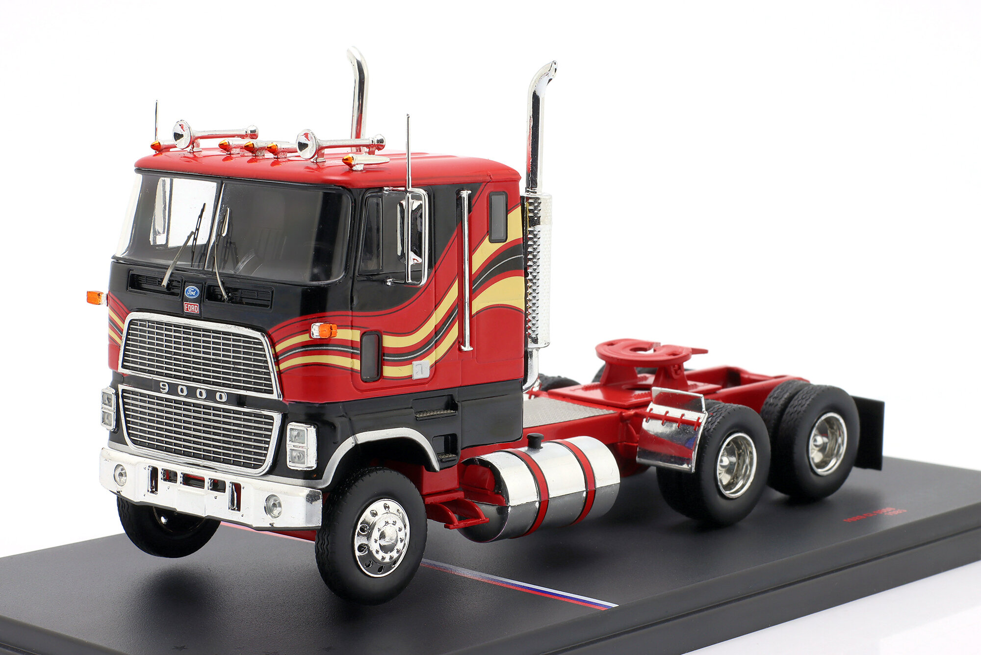Модель коллекционная IXO Ford cl 9000 szm year 1985 red / decor / форд кл седельный тягач красный