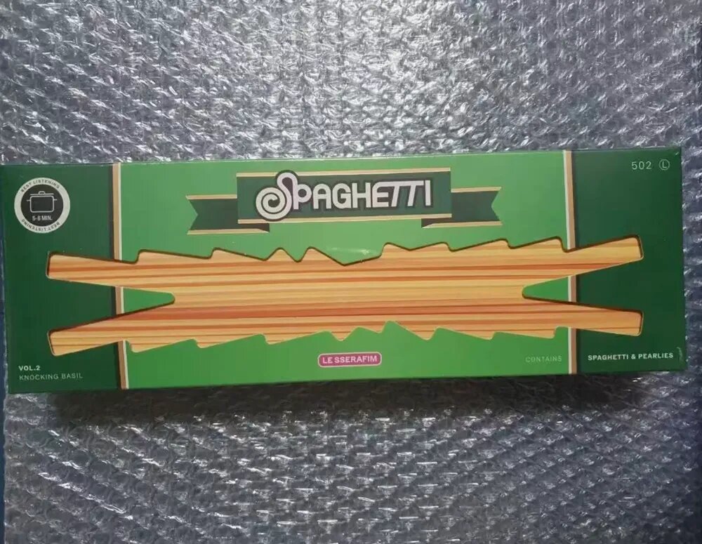 LE SSERAFIM - 1-й сингл-альбом SPAGHETTI (WEIRD GARLIC VER)