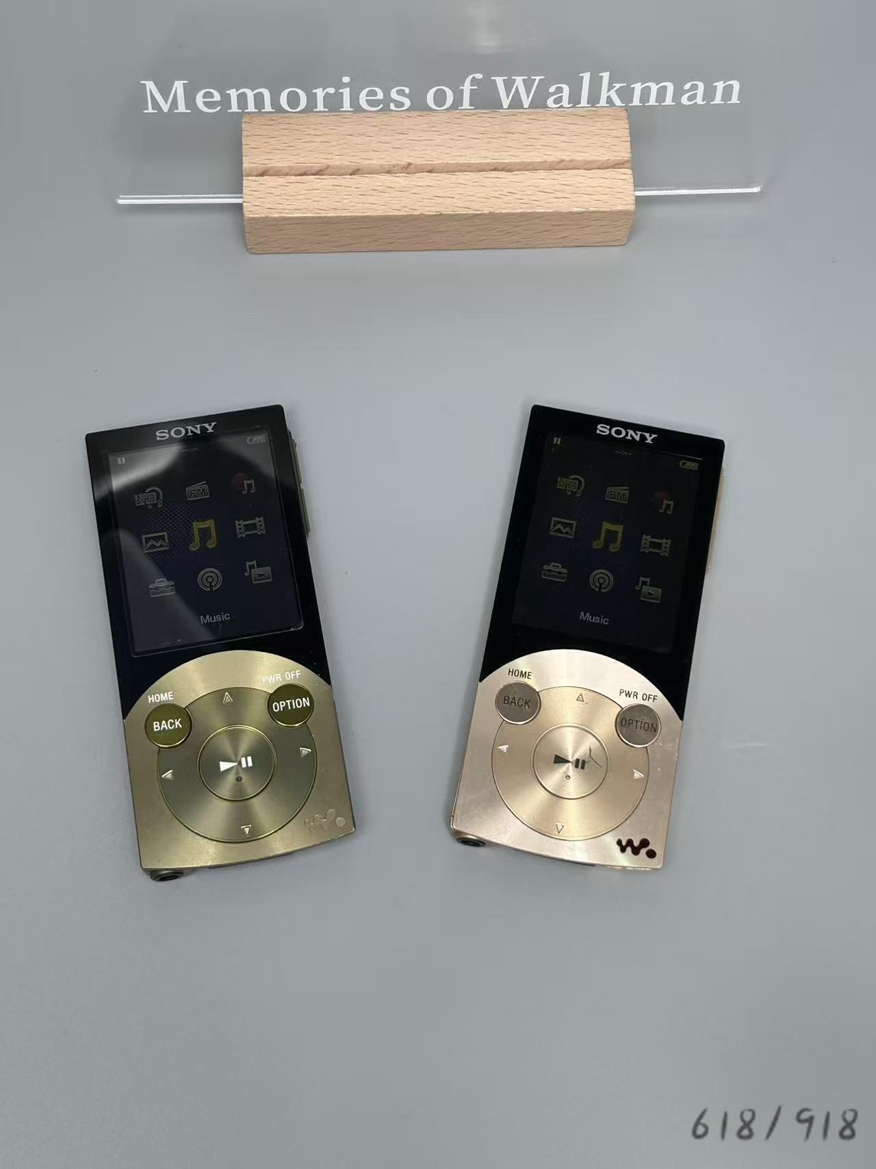 Sony MP3-плеер 16 ГБ, медь