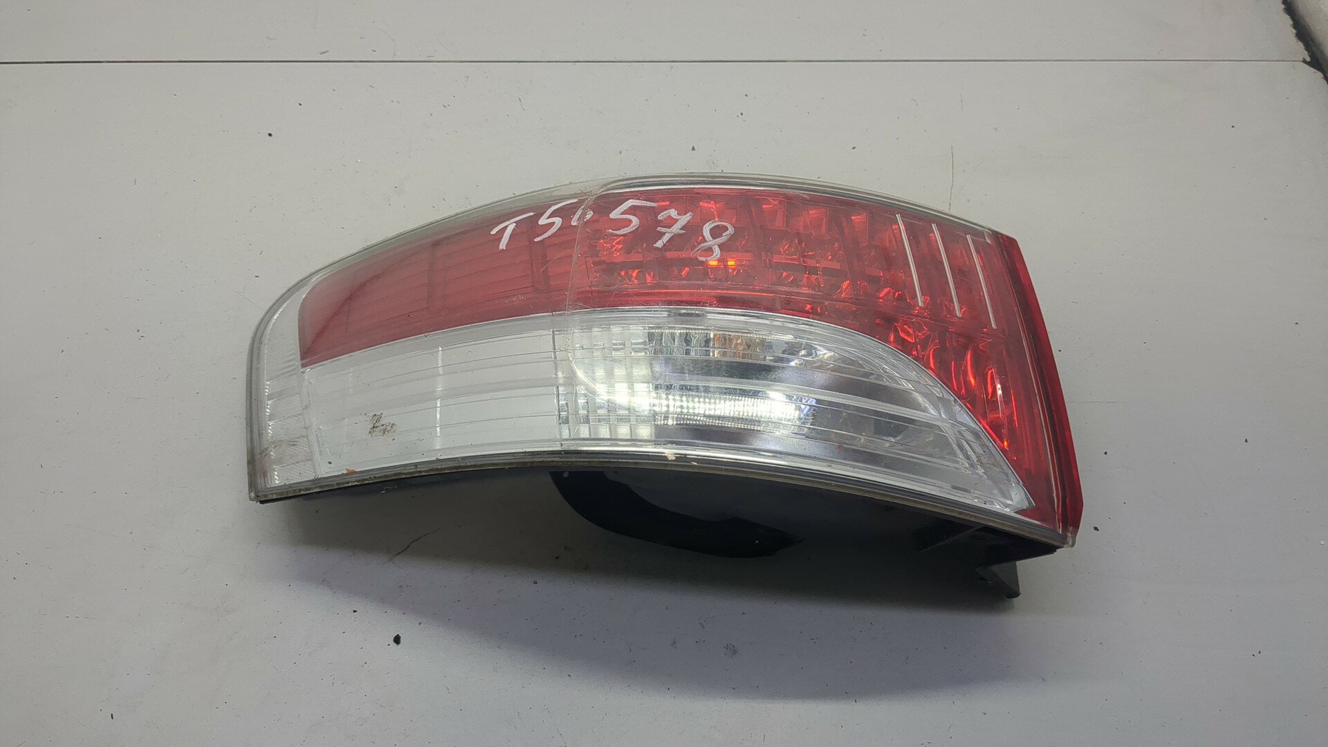 Фонарь (задний) левый Toyota Avensis 3 Б/У