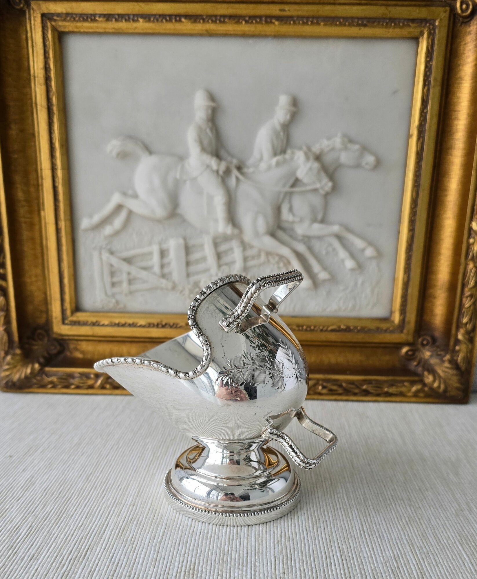 Старинная сахарница