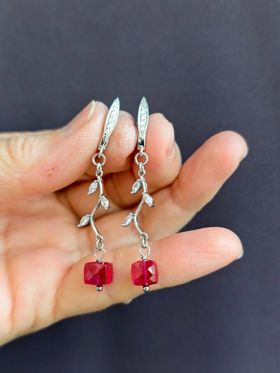 Серьги с подвесками, шпинель