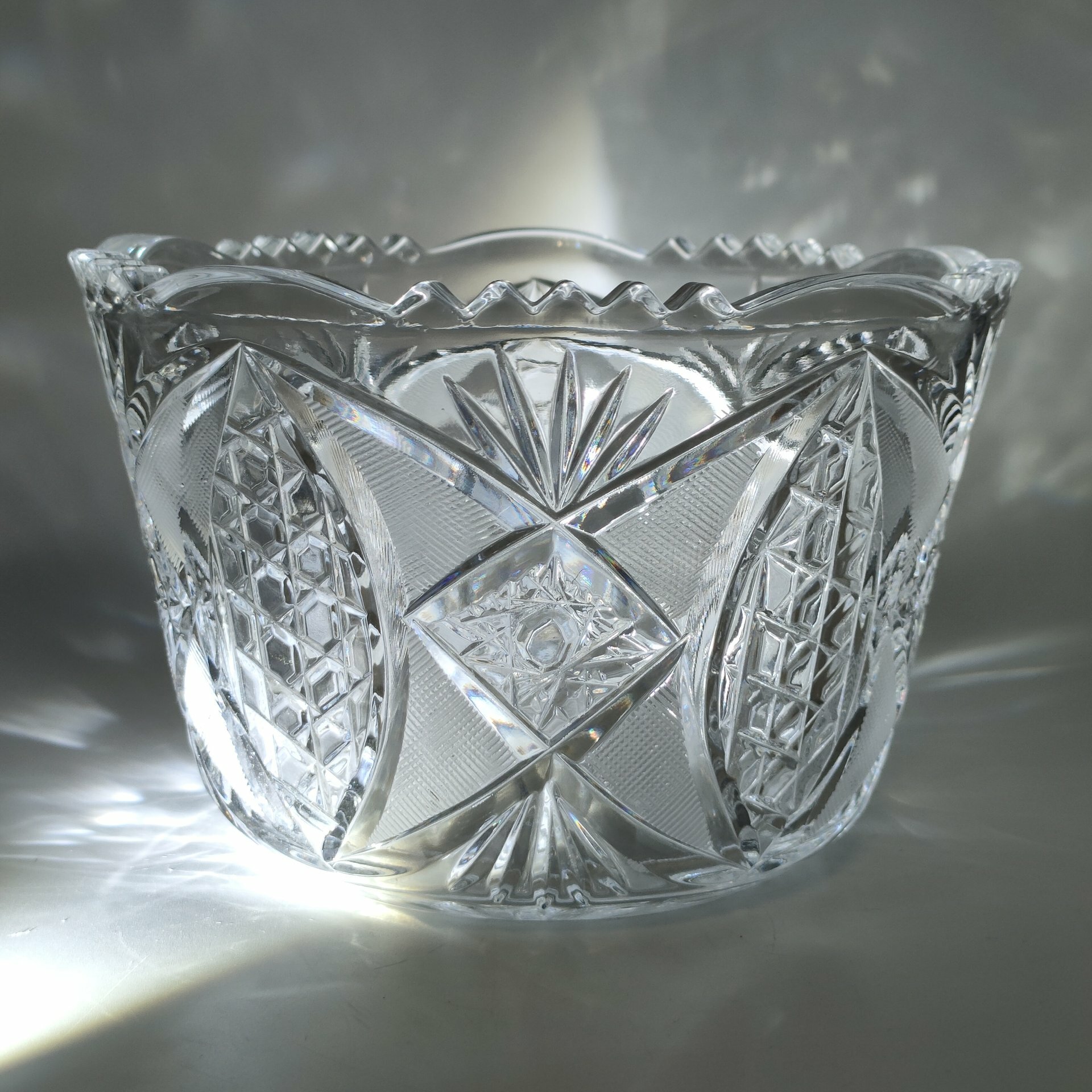 Салатник с резным геометрически декором, хрусталь, алмазная грань, СССР, 1970-1990 гг.