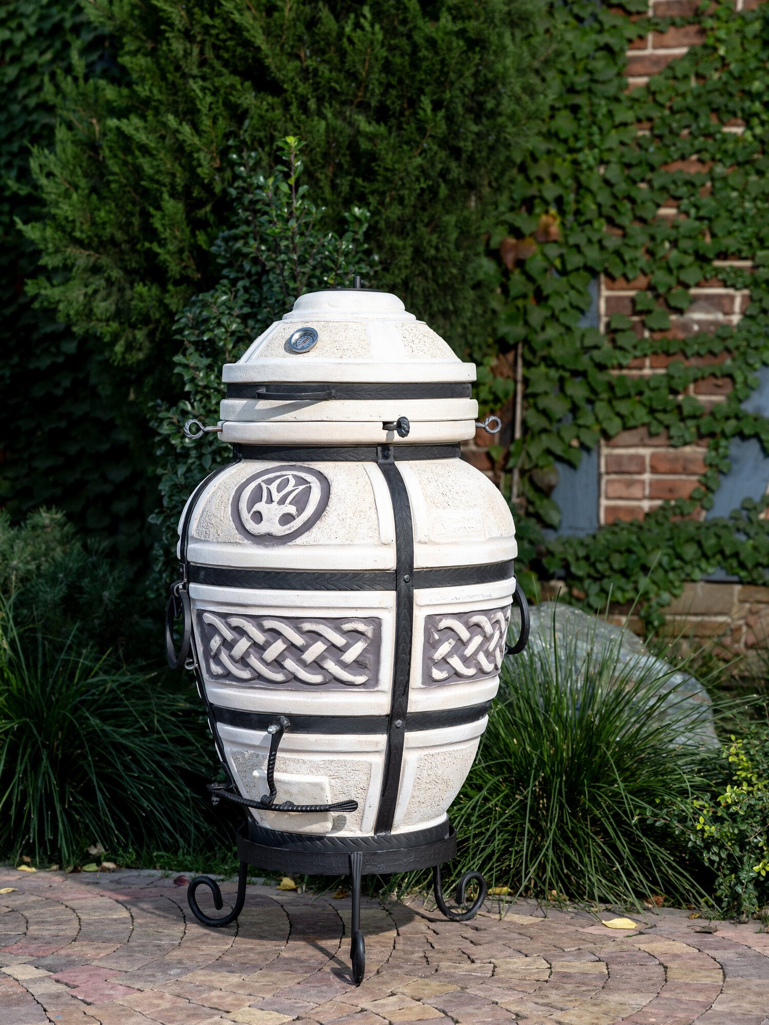 Тандыр Amfora Атаман NEW 2024 с откидной крышкой, 95 л, 12 шампуров, кочерга, совок, подставка