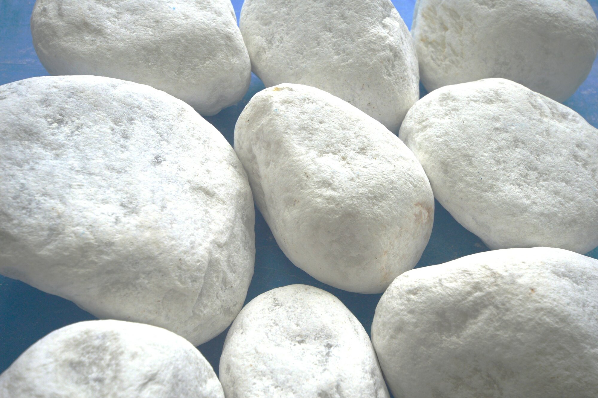 Мраморная крошка галтованная натуральная, фр.70-150 белая крупная , для ландшафтного дизайна Галька для аквариумов 10 кг