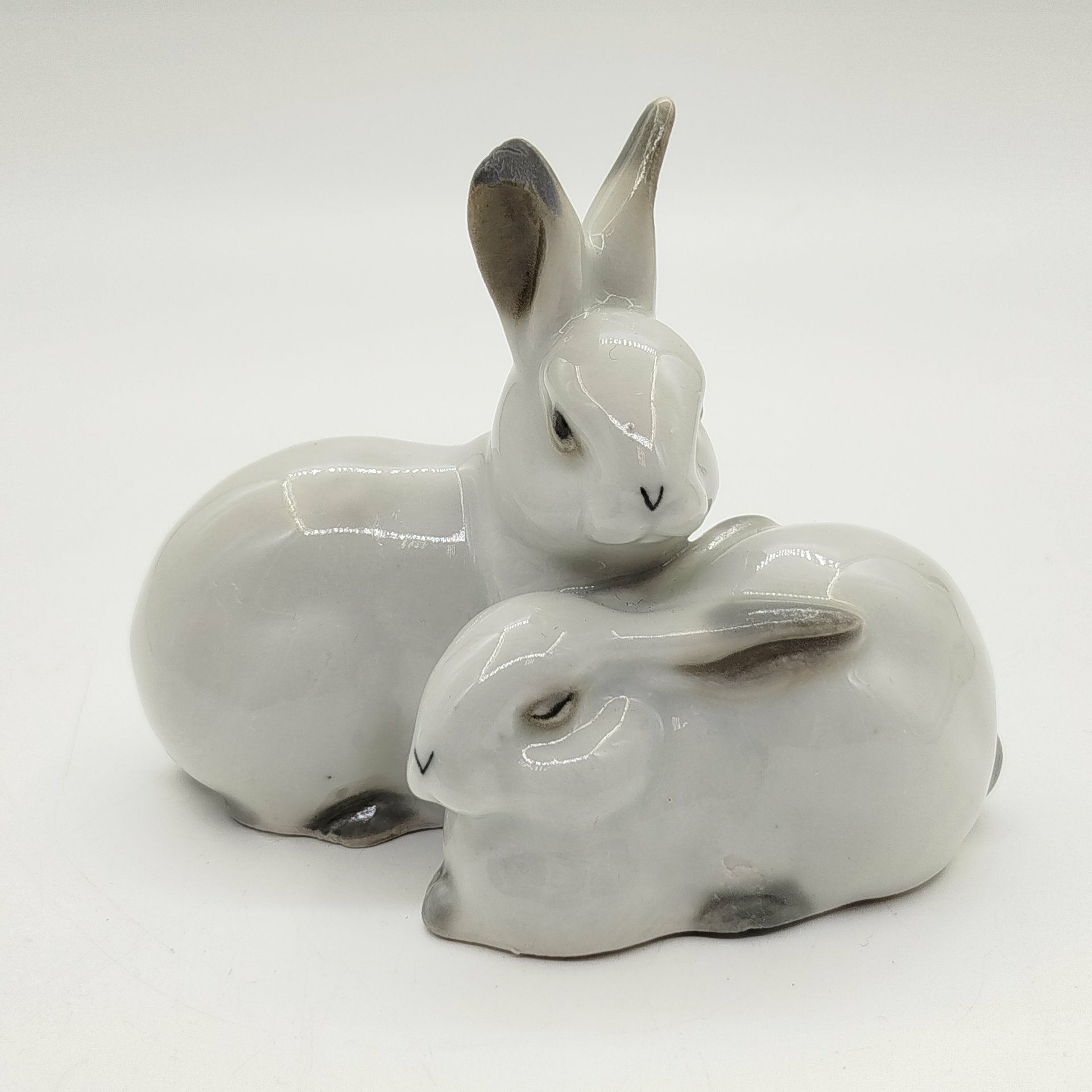 Статуэтка «Зайцы», фарфор, роспись, Артель «Прогресс», СССР, 1950-1960 гг.