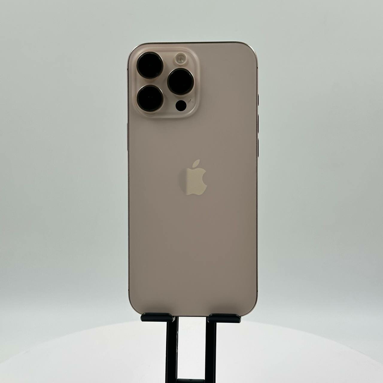 Смартфон Apple iPhone 16 Pro Max 256 ГБ, Dual: nano SIM + eSIM, пустынный титан