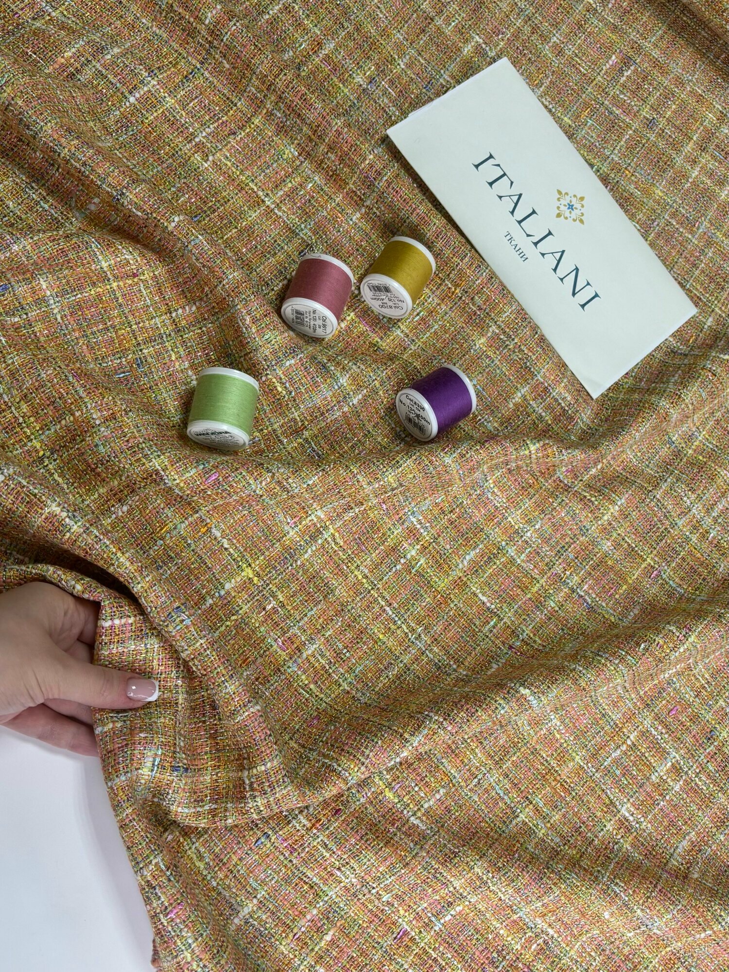 Летний твид/вискоза 40%, хлопок 40%, шелк 20%/135 см*152 см/Италия