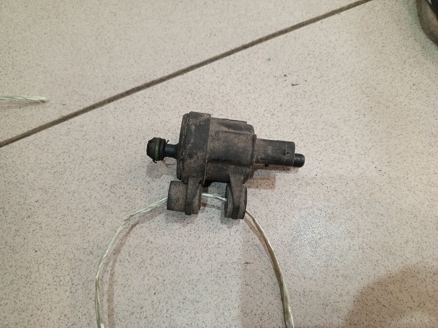 Клапан топливного бака от Chevrolet Cobalt 2012-2015