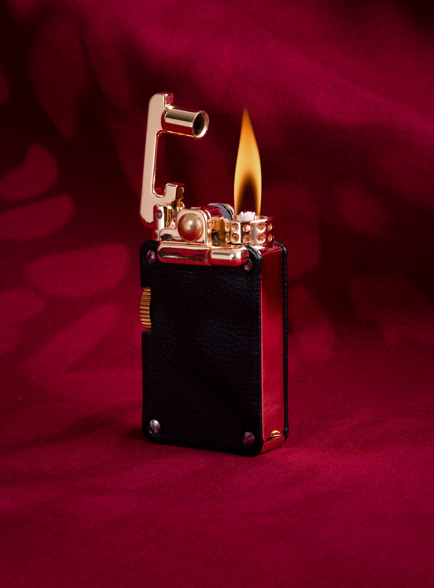 Зажигалка бензиновая подарочная Черная кожа, не заправлена