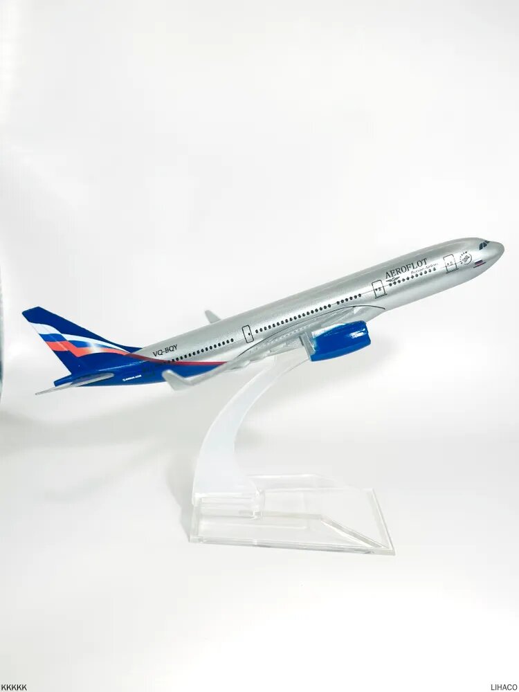 Сборная модель самолета Aeroflot Airbus A330-300 Масштаб 1/500 Металлическая модель для коллекционеров — фото 1