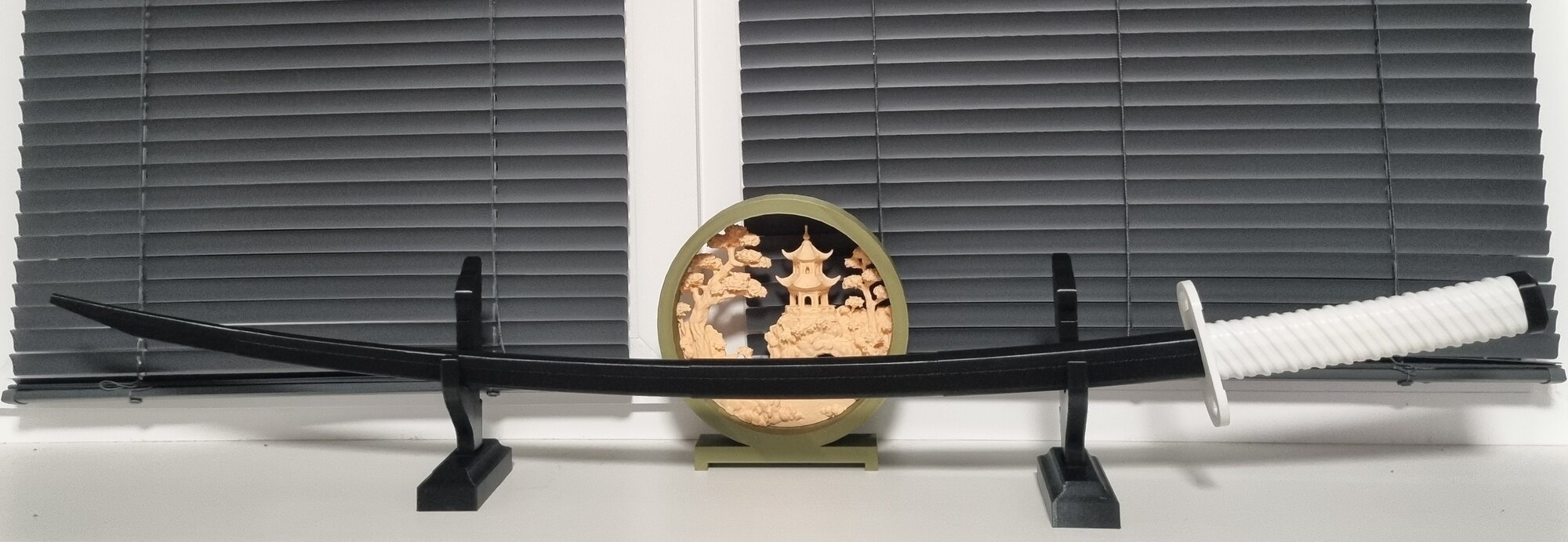 Катана "Ян", телескопическая, пластиковая, 130 см, белая/черная