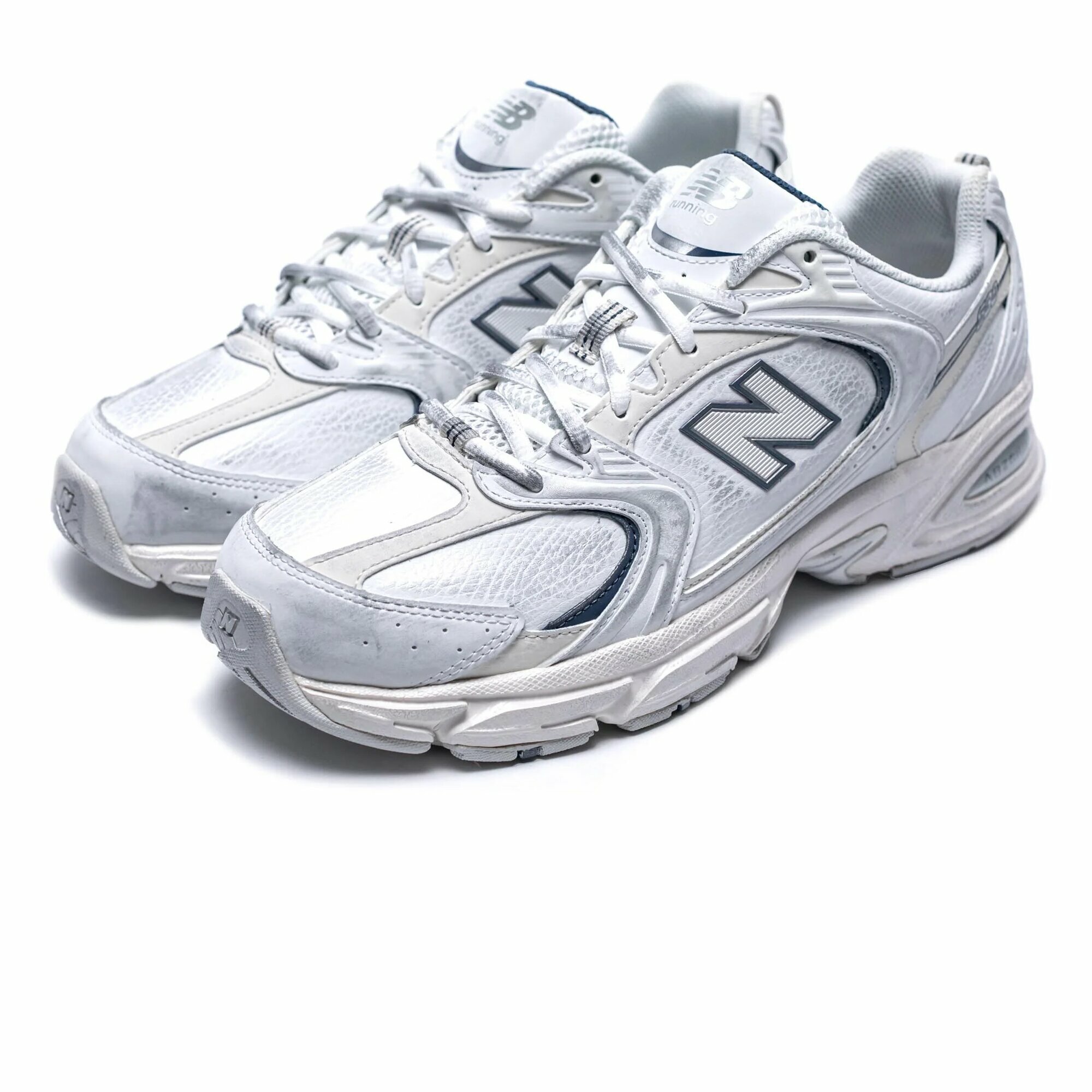 Кроссовки 530