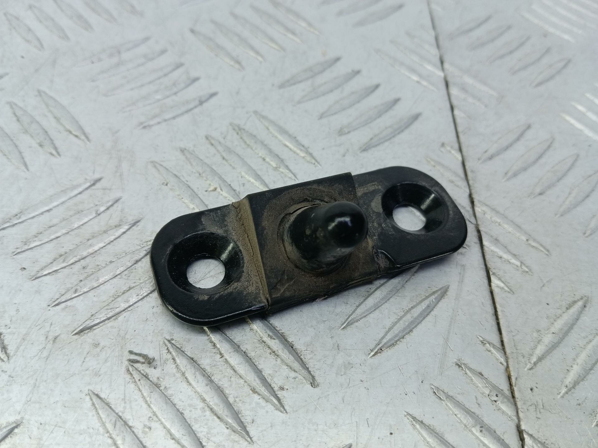 Ответная часть замка двери задняя правая Volkswagen Caddy 5 2022 2K7843634