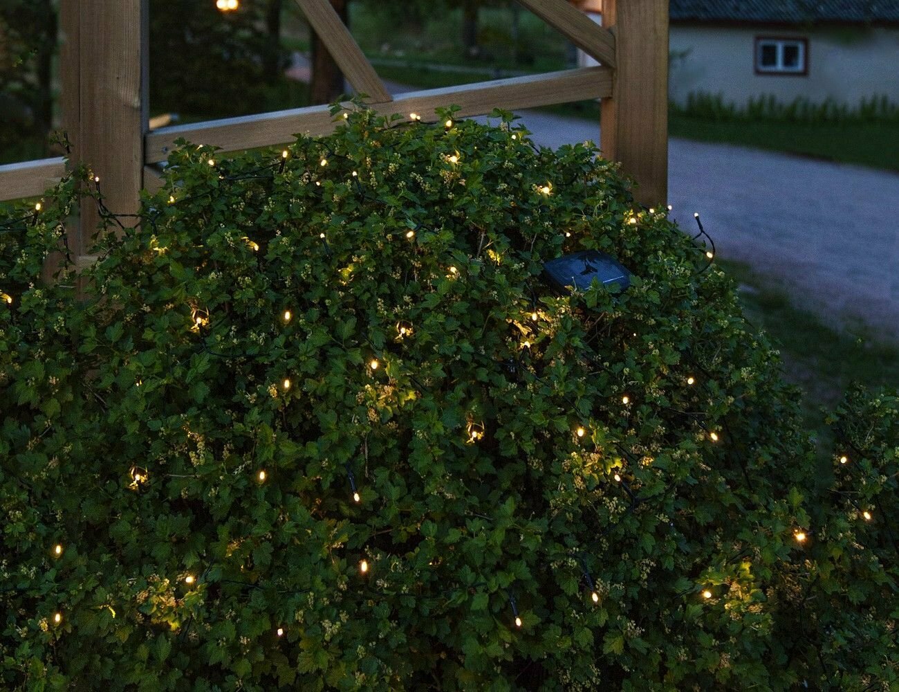 Садовая гирлянда капельки света, солнечная батарея, 100 тёплых белых LED-ламп, 10+3 м, чёрный провод, 480-21