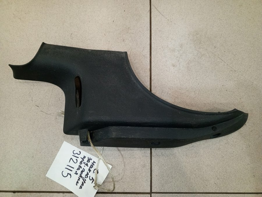 Кронштейн полки багажника правый от Citroen C5 X40 2001-2008