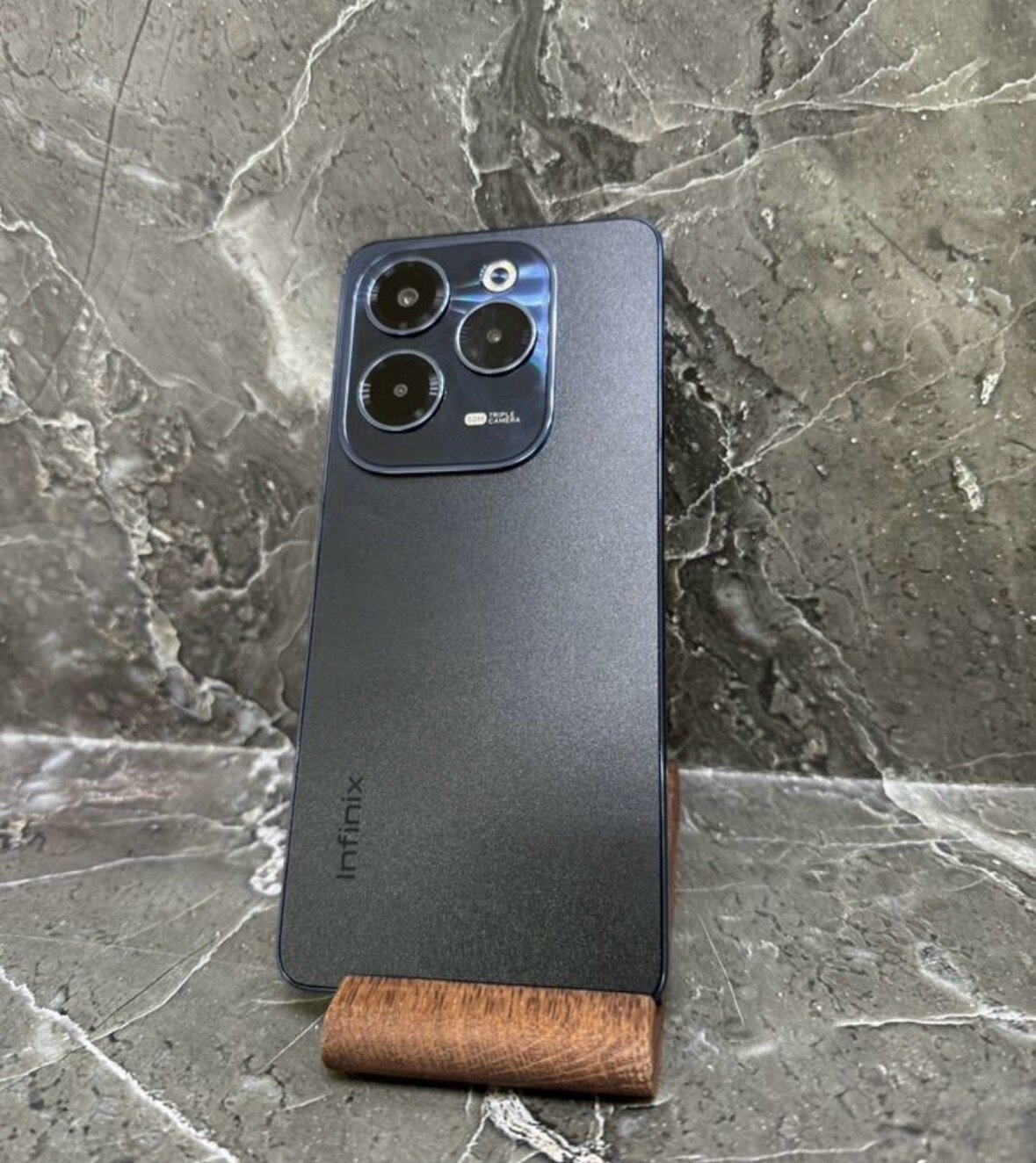 Уценка Infinix Hot 40 8/256Gb Black б/у