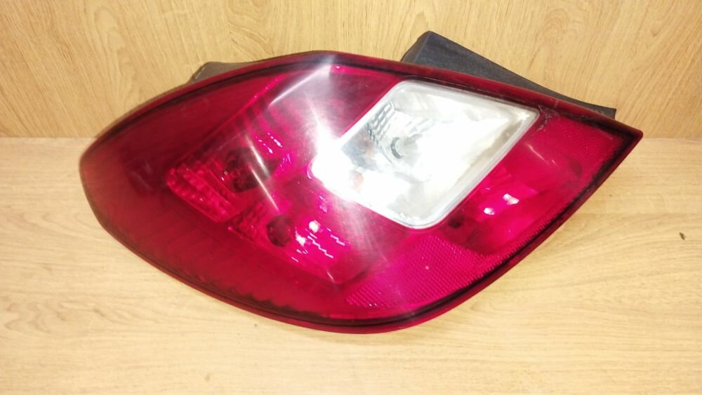 Фонарь задний левый Opel Corsa D