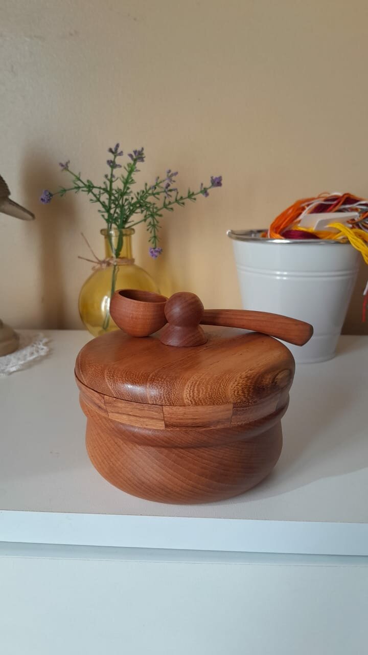 Сахарница из бука и дуба.