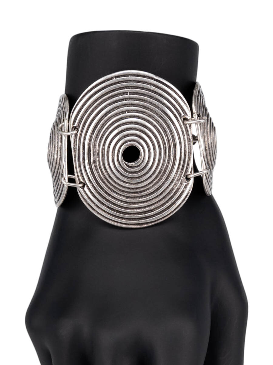 Жесткий браслет