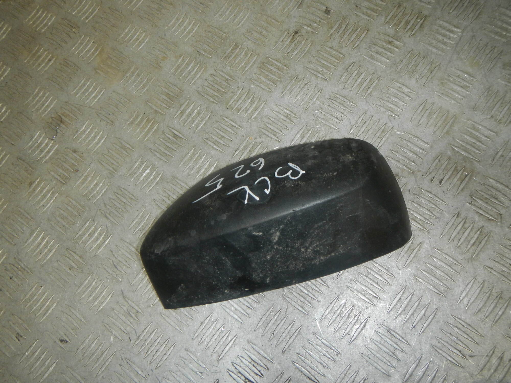 Б/У Крышка зеркала левая, ВАЗ (VAZ)-LADA NIVA TRAVEL (CHEVROLET NIVA) LADA NIVA TRAVEL (CHEVROLET NIVA) Царапины, сломан...