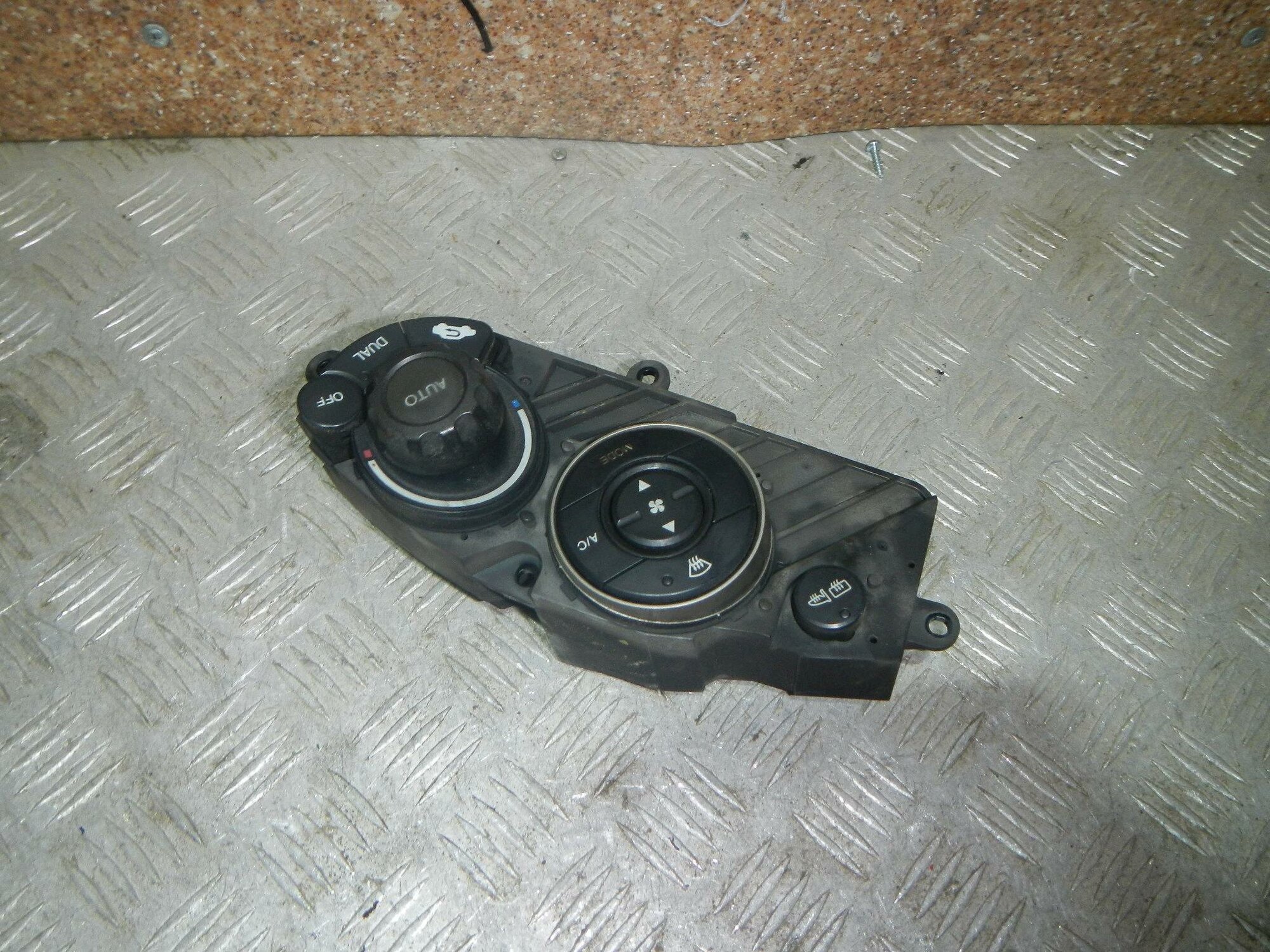 Б/У Блок управления климатической установкой, Honda (Хонда)-CIVIC 5D (06-12) HONDA CIVIC 5D (06-12) Потертости. 401846 H...