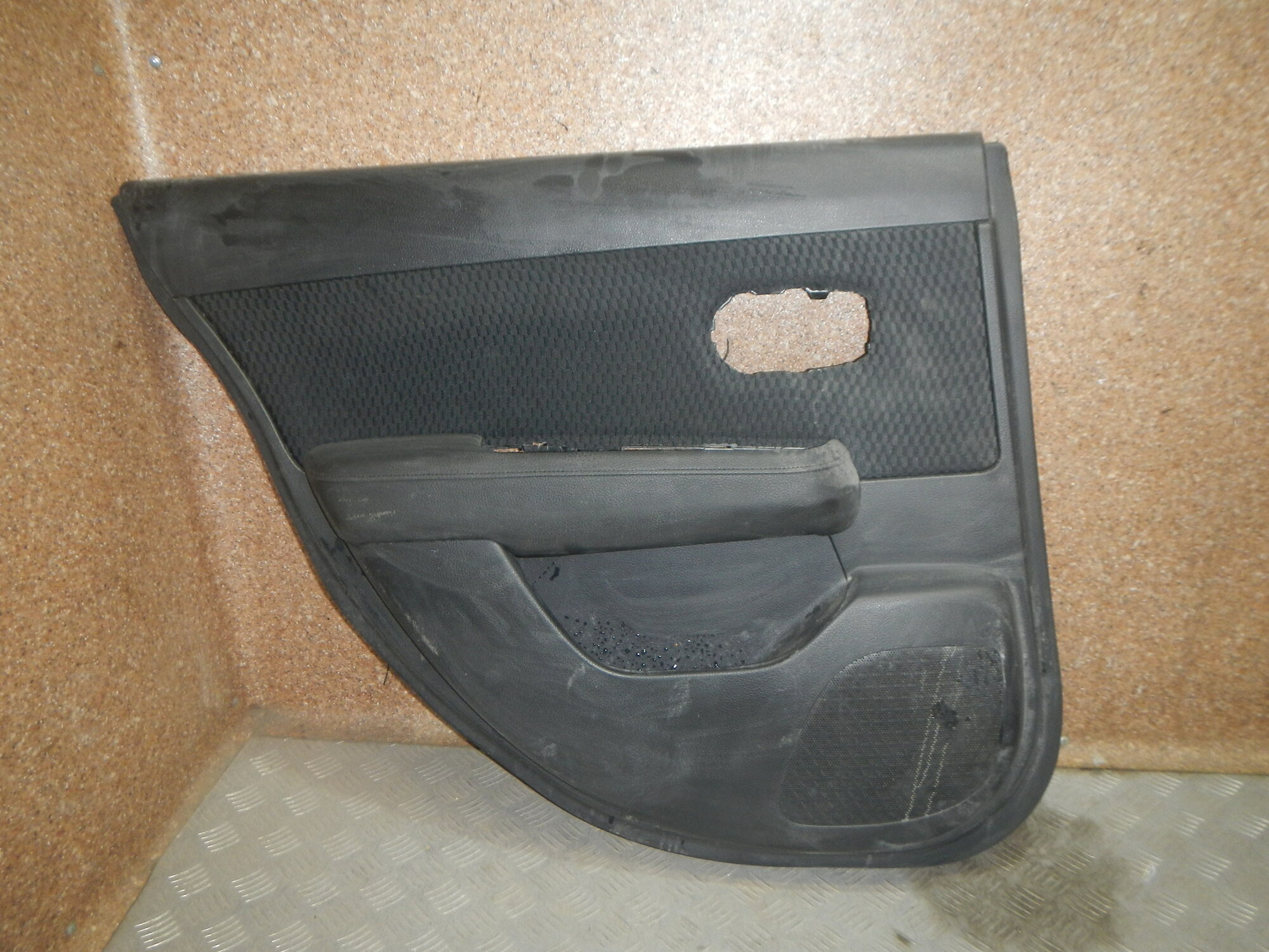 Б/У Обшивка двери задней левой, Nissan (Ниссан)-TIIDA (C11) (07-) NISSAN TIIDA (C11) (07-) Грязная. 530640 NISSAN арт. 8...