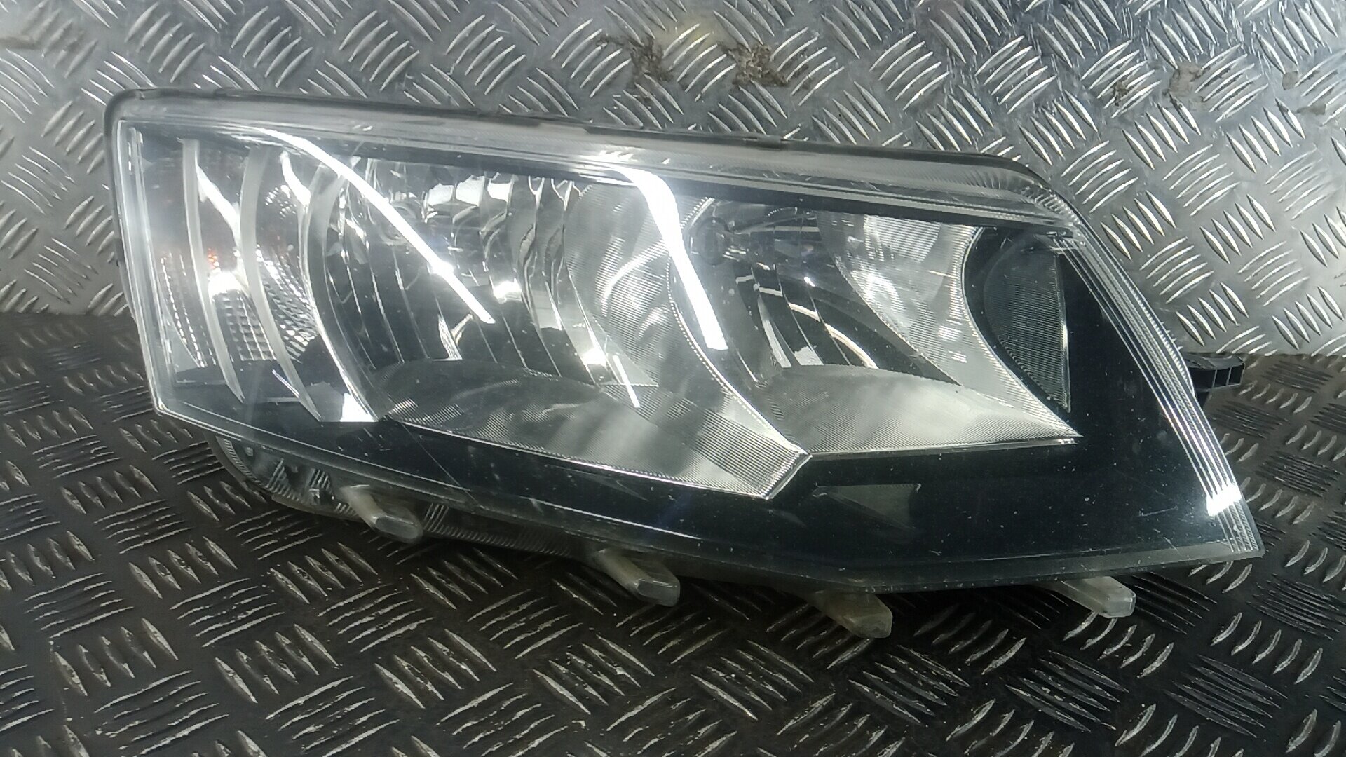 Фара правая SKODA OCTAVIA A7, Номер 5E2941018