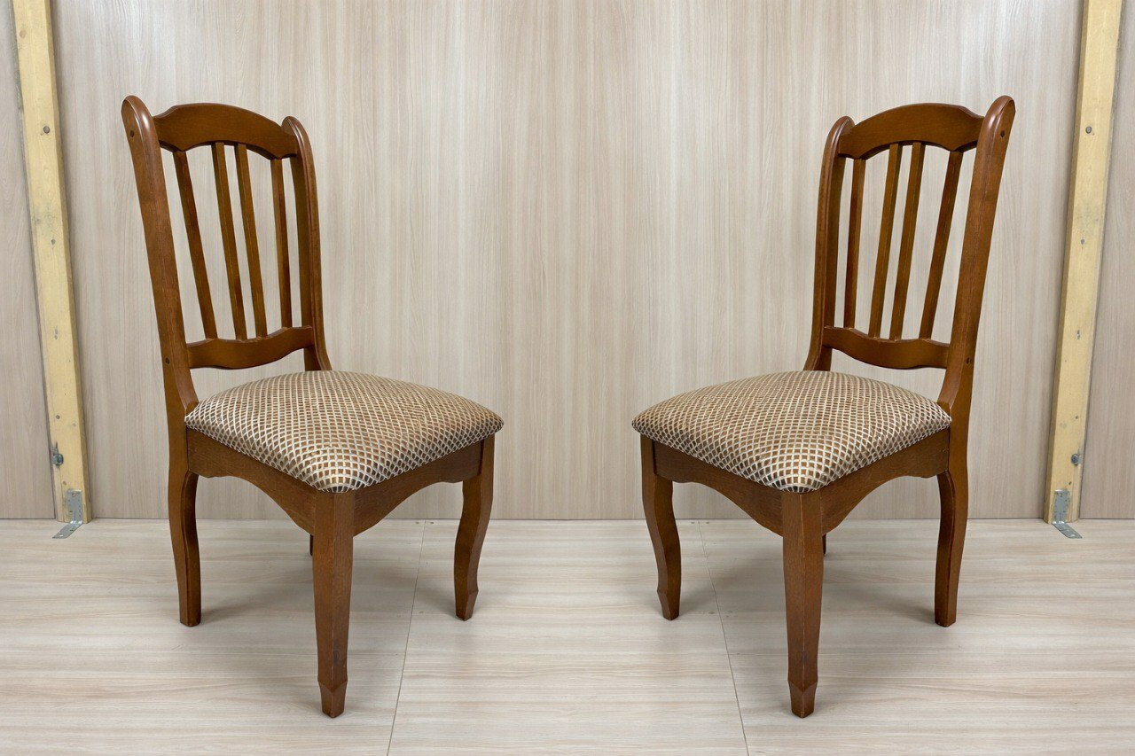 Стул из массива березы . цвет махагон. ширина сиденья 45 см. производитель ульяновск. крепление метталическое