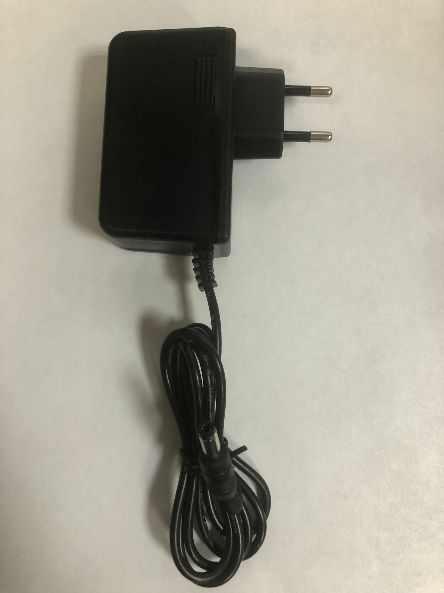 Блок питания стабилизированный 12В/2А, 24Вт, штекер 5,5 х 2,5 мм.