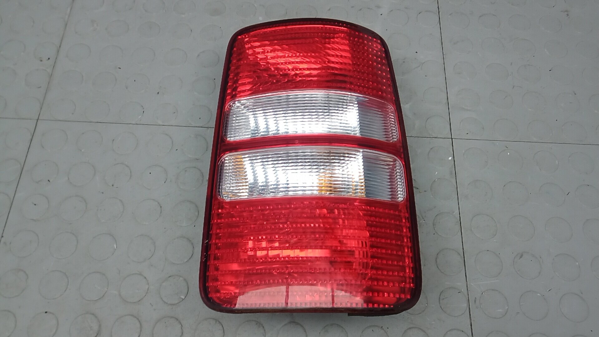Фонарь задний правый VOLKSWAGEN CADDY 3