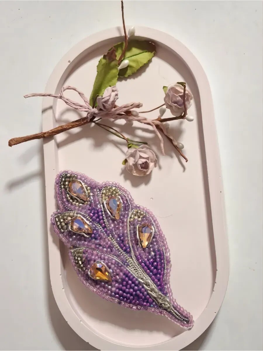 Брошь, бисер, стразы