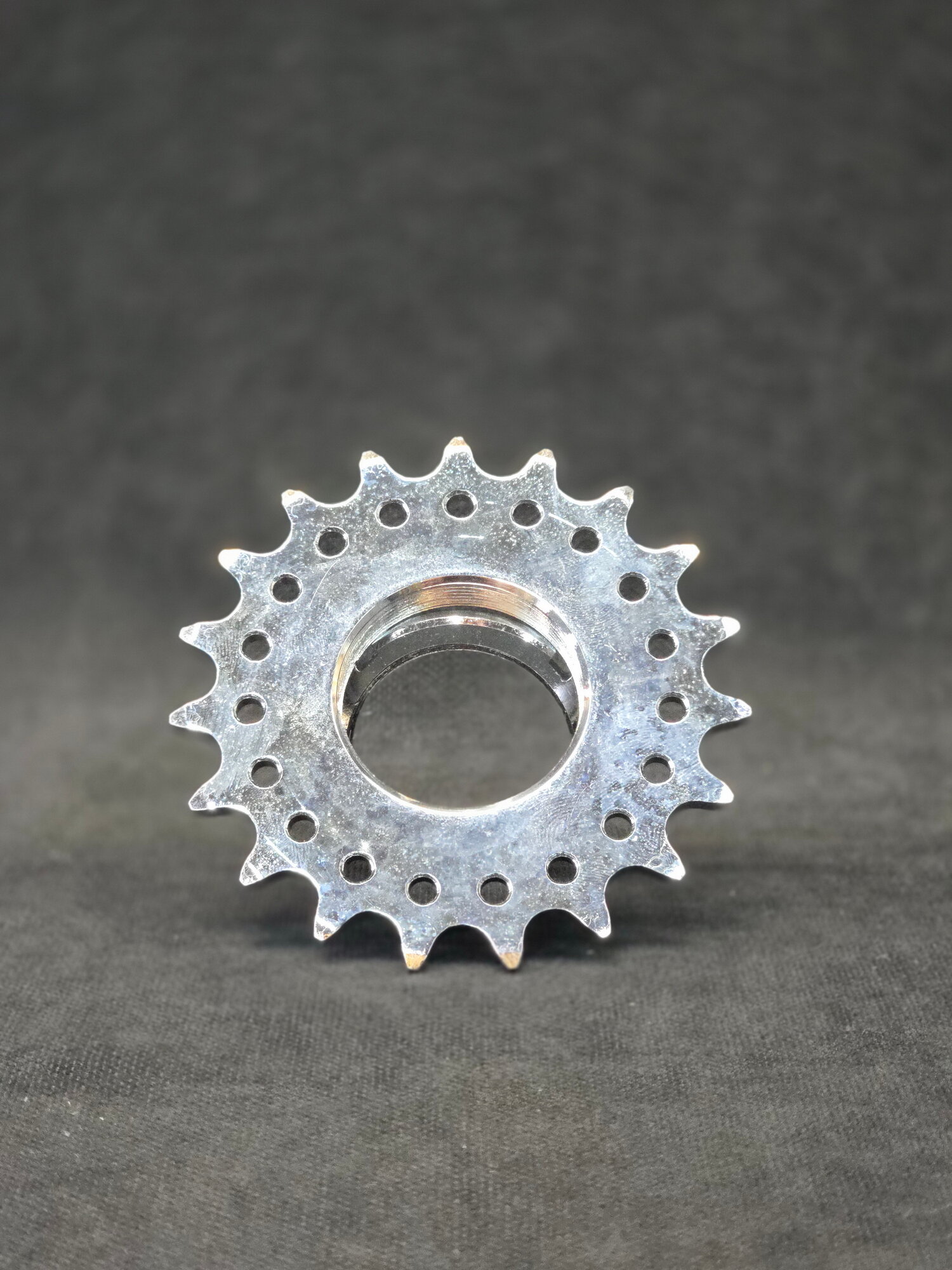 Звезда задняя Ashima Fixie, 19Tx1/8" (track cog), 1.37"x24t, стальной сплав, серебристая