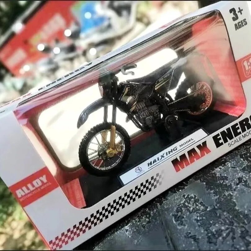 Мотоцикл-кубер из сплавов, инерционный механизм, коллекционный, 1:18
