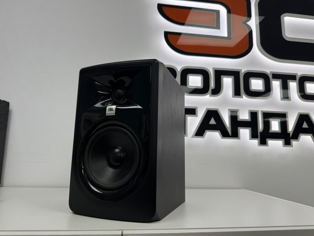 JBL 305P MKII Двухполосный активный студийный монитор, Б/У