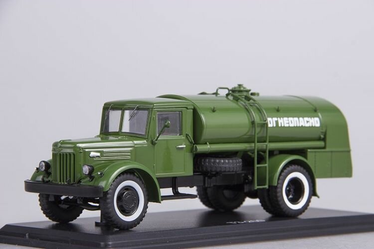 Масштабная модель Топливозаправщик ТЗ-200 на шасси МАЗ-200 (1/43) SSM1078