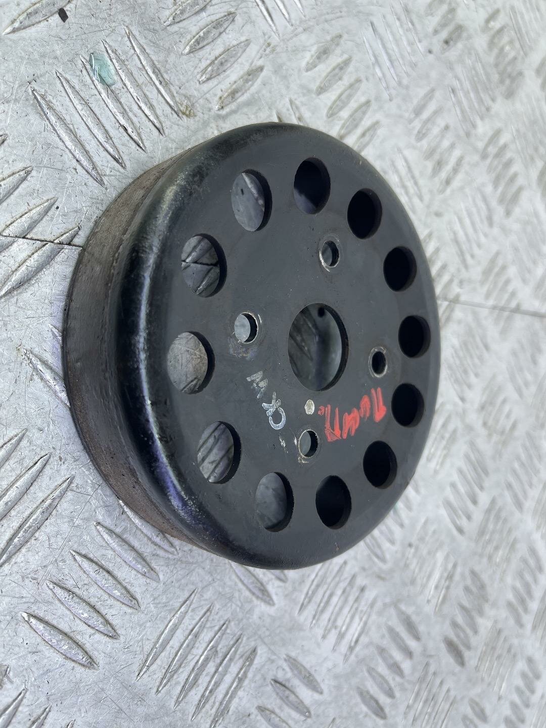 Шкив помпы Hyundai i30 рест. (2010 - 2012)