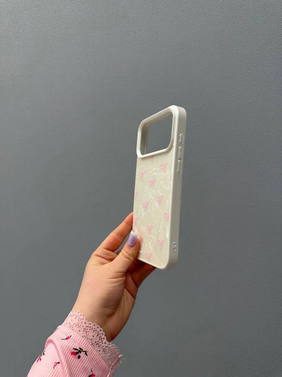 Чехол на Iphone 17 Pro Max , цвет белый , с розовыми бантиками . — фото 1