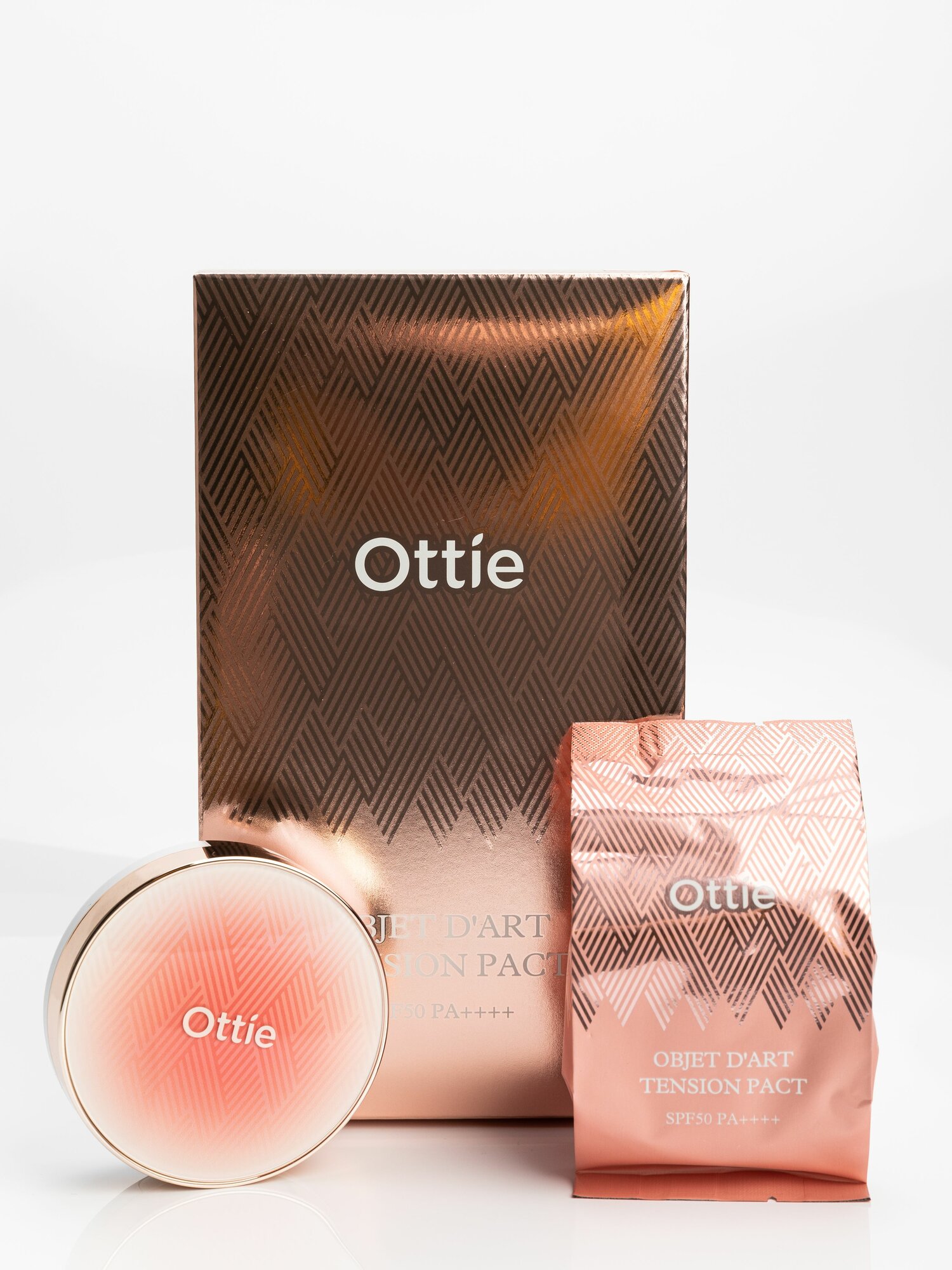 Увлажняющий тональный крем-кушон Ottie Objet D'art Tension Pact SPF50+ PA++++ с запасным блоком (21 тон)