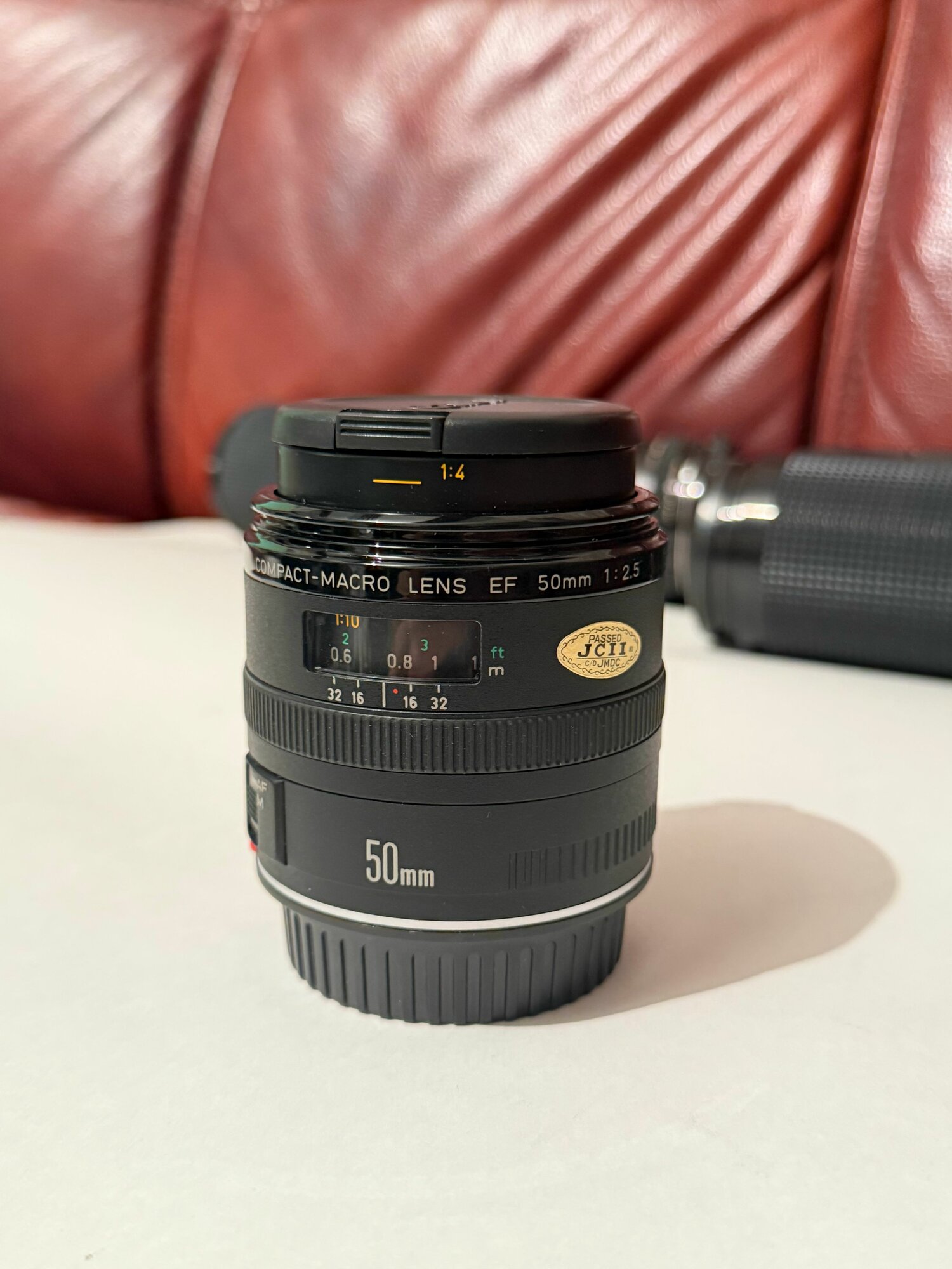 Объектив Canon compact-macro lens EF 50mm