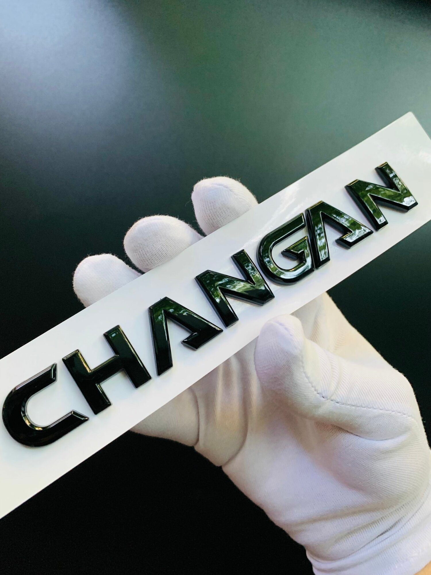 Шильдик надпись на багажник Changan 155мм 1шт. Эмблема Чанган черный глянец