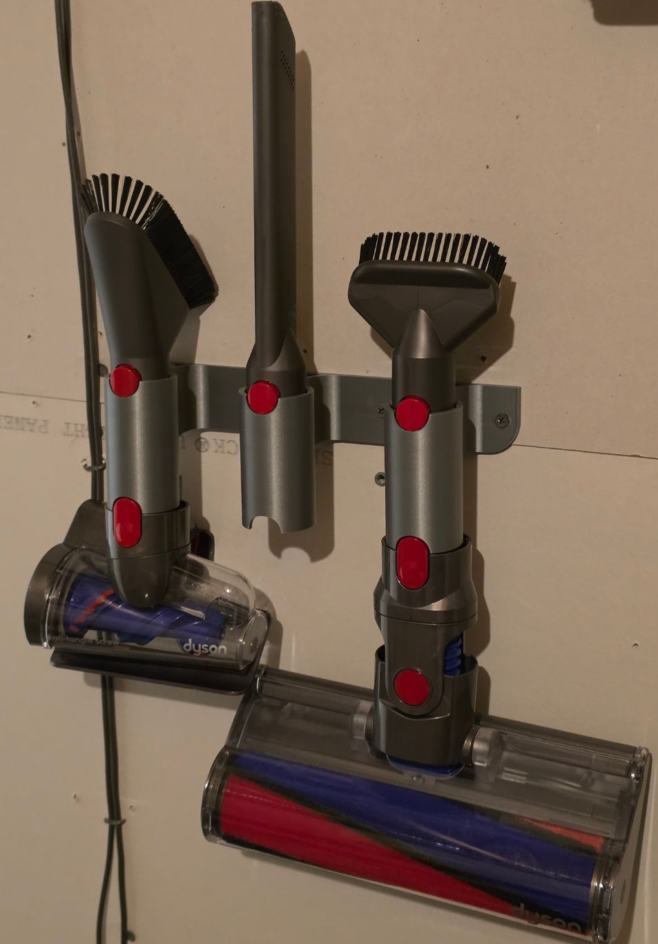 Тройной держатель для насадок пылесоса Dyson