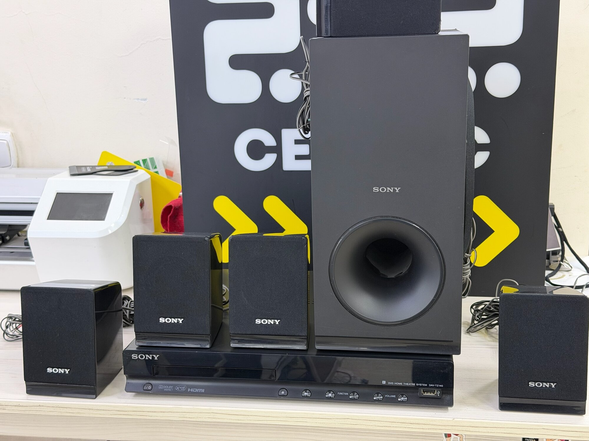 Домашний DVD кинотеатр Sony HBD-TZ140, без пульта