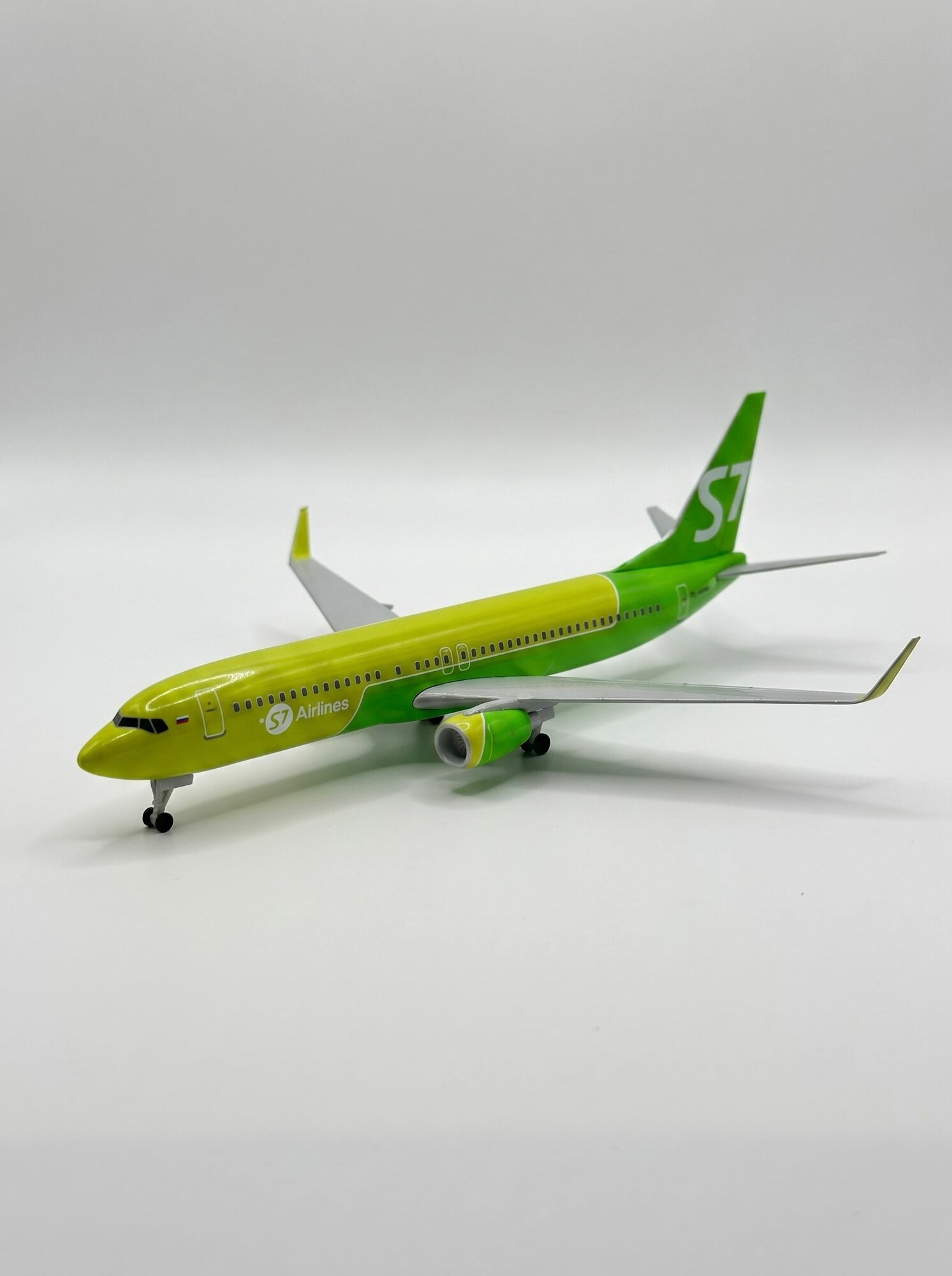 Модель самолета Boeing 737 - S7 — фото 1