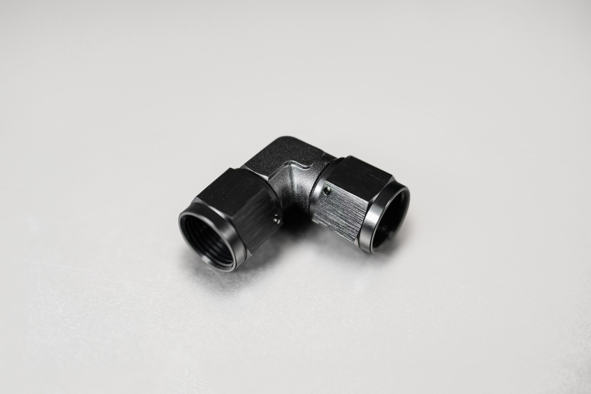 LEVEL Performance Фитинг AN10-AN10 90° мама-мама, GBAN9341-10