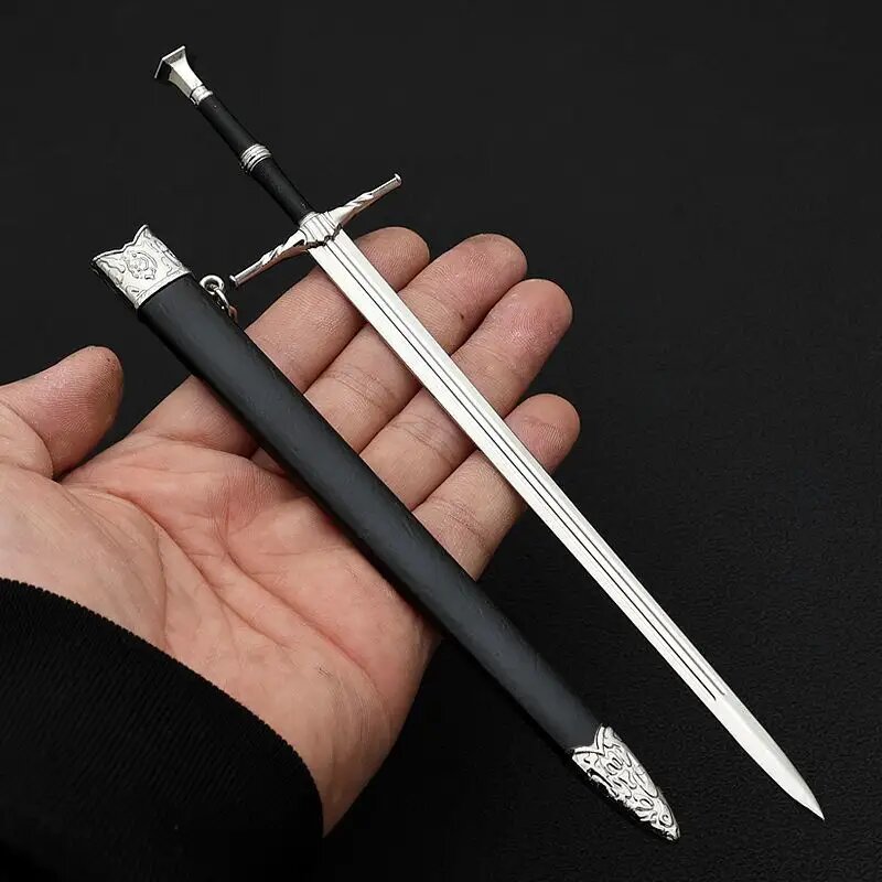 Сувенирное оружие Стальной нильфгаардский меч из игры Ведьмак Дикая охота на подставке черно-серебряный 22 см.