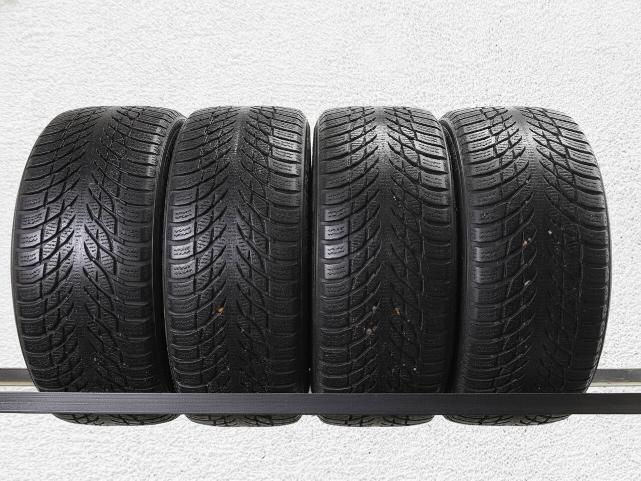 Комплект (4 шт) зимних БУ шин нешипованные Nokian Tyres Hakkapeliitta R3 SUV 315/40 R21 5% износ XZA006