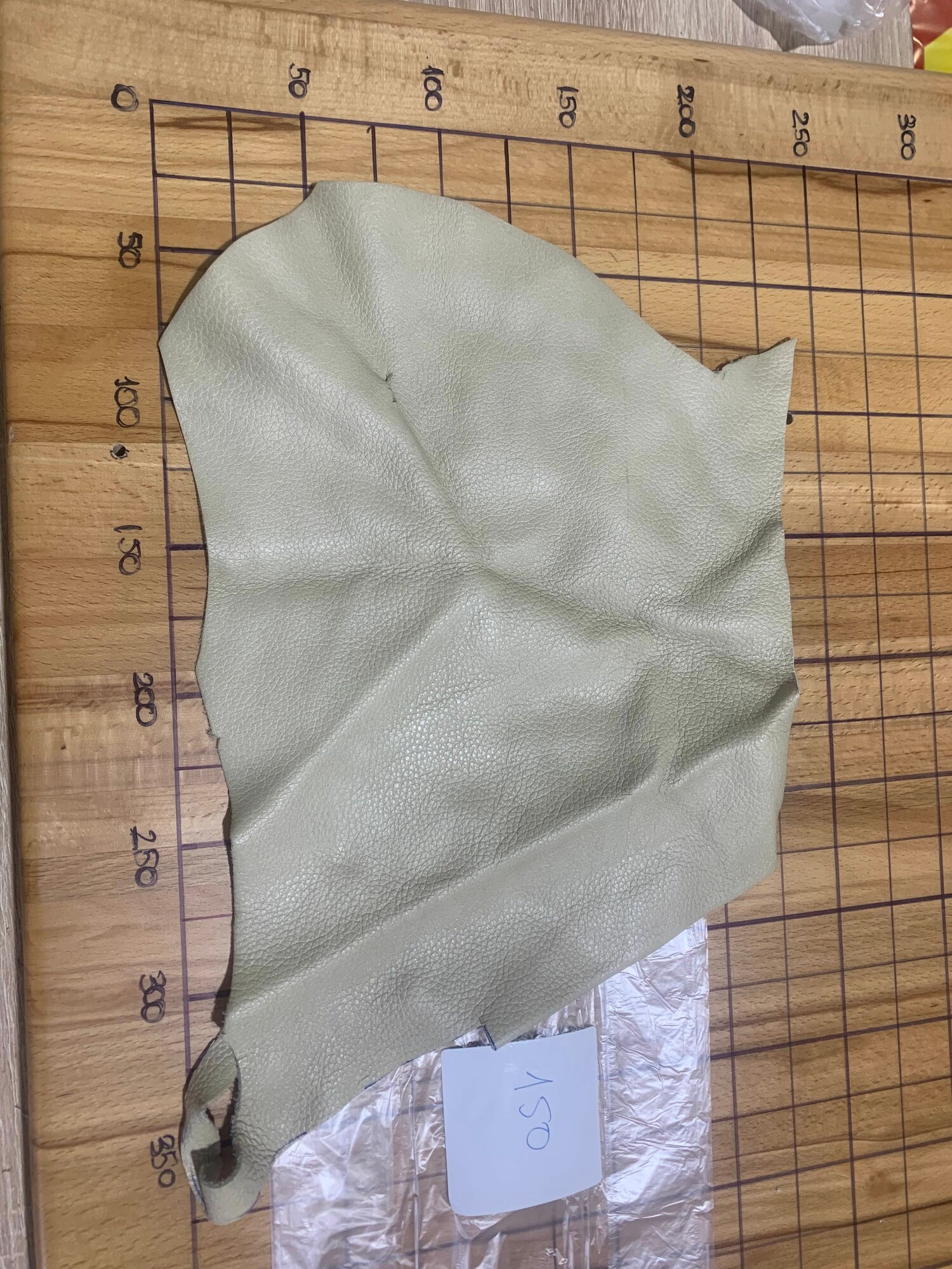Кусок кожи для Вашей идеи ( мебельная. мягкая, натуральная ) от шкуры