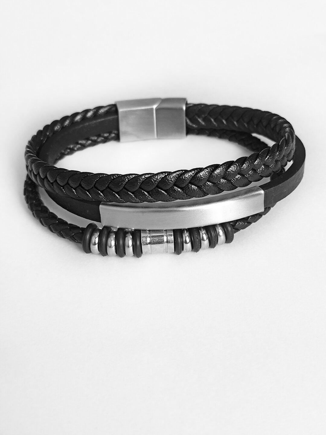 Плетеный браслет